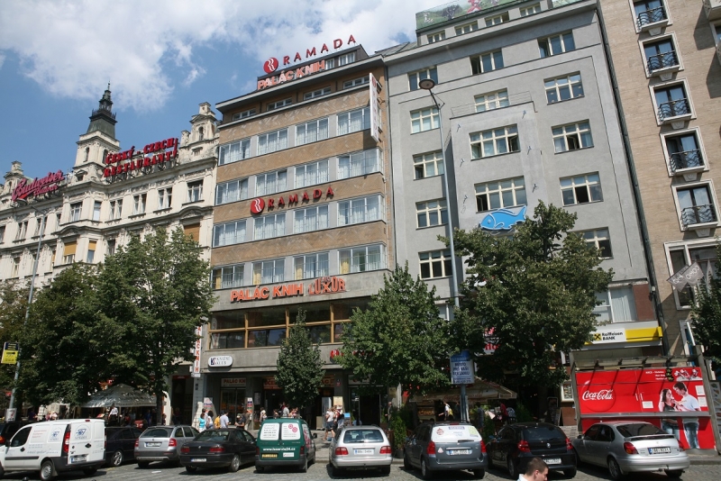 6 důvodů, proč jít dnes v 17:30 na Václavák do Luxoru – G.cz