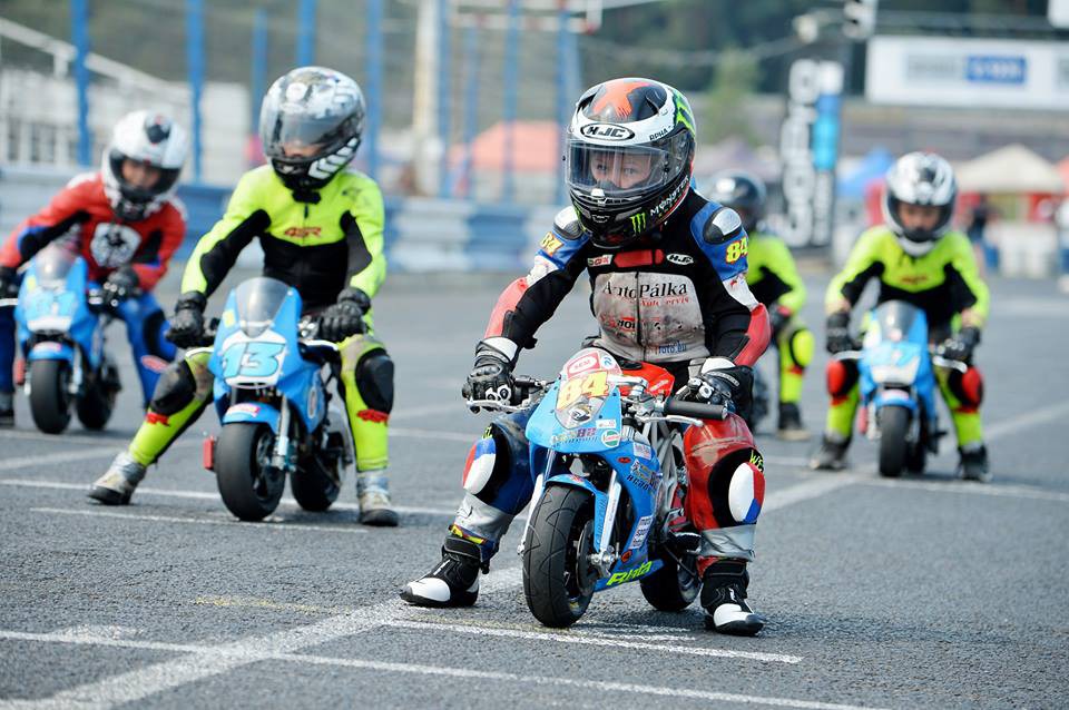 Moto Junior: Adrenalinové závodění od útlého věku – G.cz