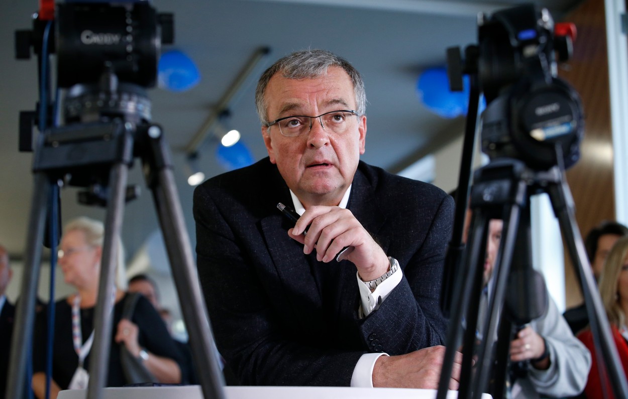 Politická schizofrenie v přímém přenosu: TOP 09 podpořili Evropští ...