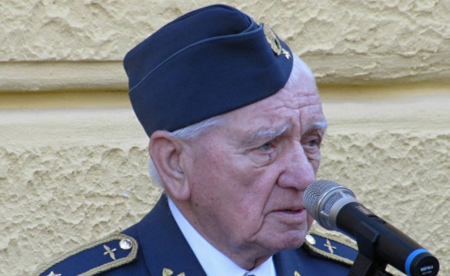 Příběh posledního českého "RAFáka": Emil Boček v šestnácti utekl z ...