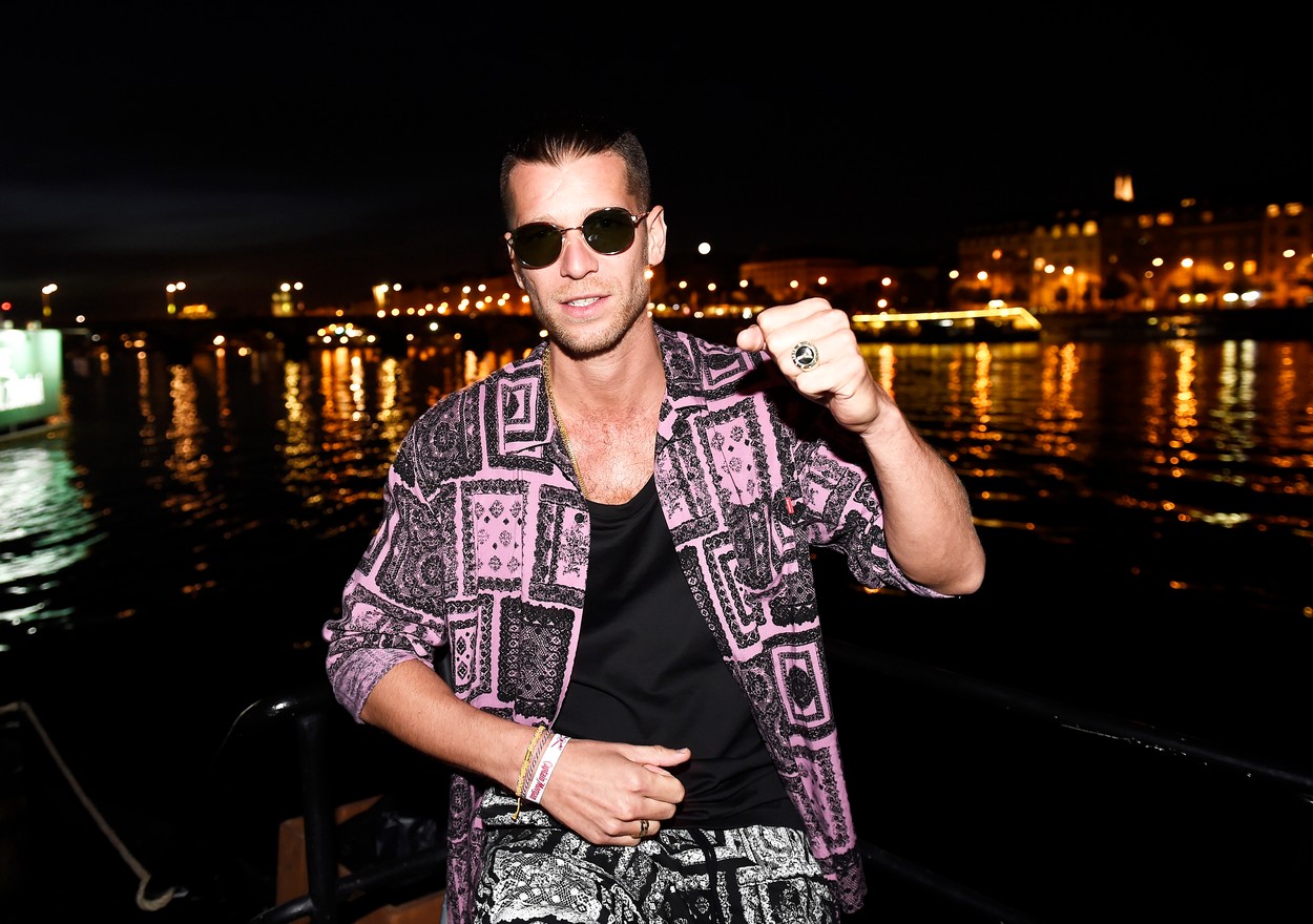 Bizár týdne: Rapper Majk Spirit zneuctil památku Karla Gotta příšernou ...