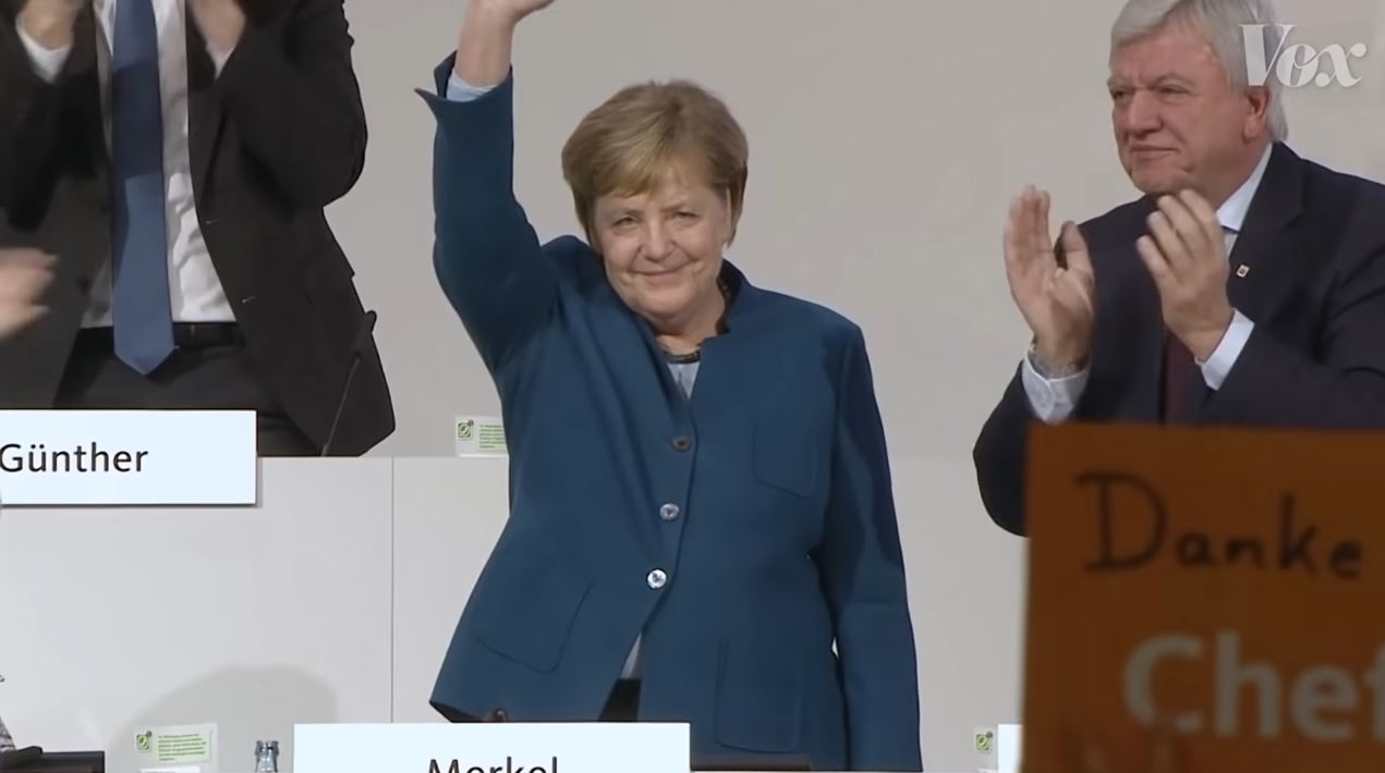 Angela Merkel zachraňuje Evropu aneb Poslední bitva královny Unie – G.cz