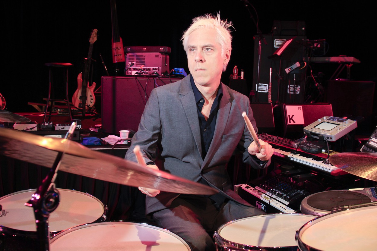 Zemřel Bill Rieflin, bubeník, který hrál s Ministry, R.E.M. i King ...